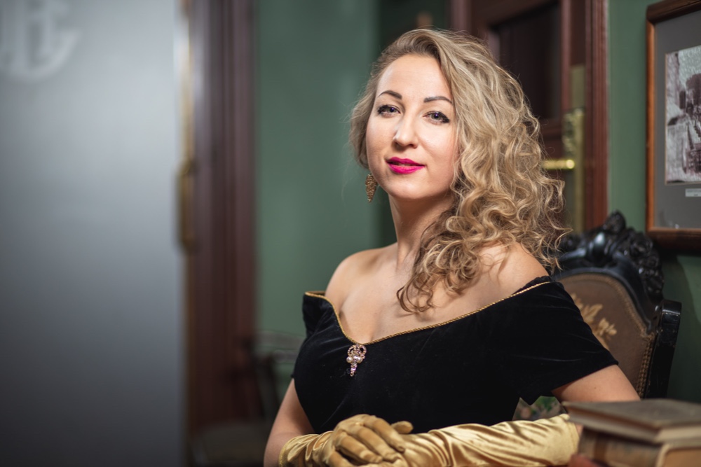 Eesti Artistide Agentuur - Intervjuu laulja Anna Curly'ga